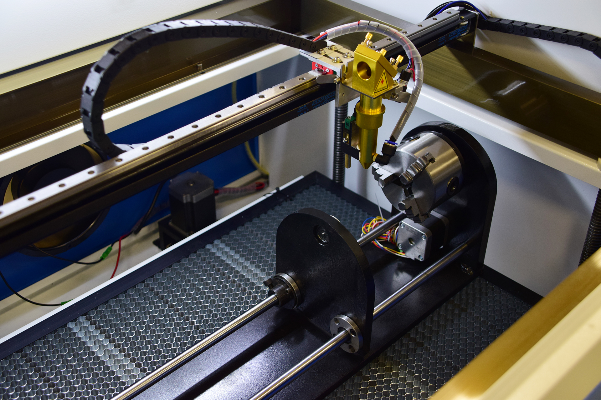 Plotter laser CO2 60W 60x40 cm